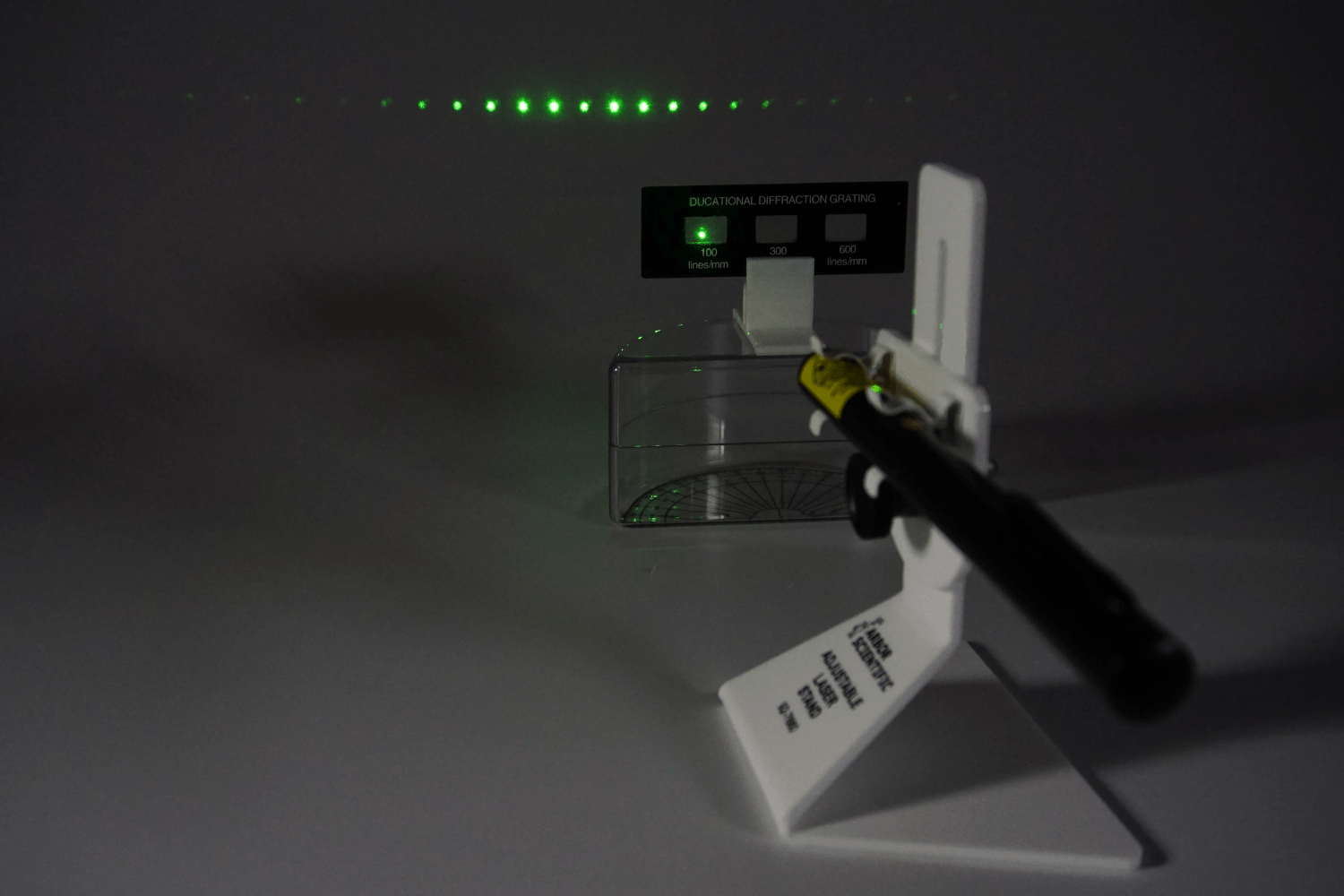 Demo Diffraction Grating – Arbor Scientific